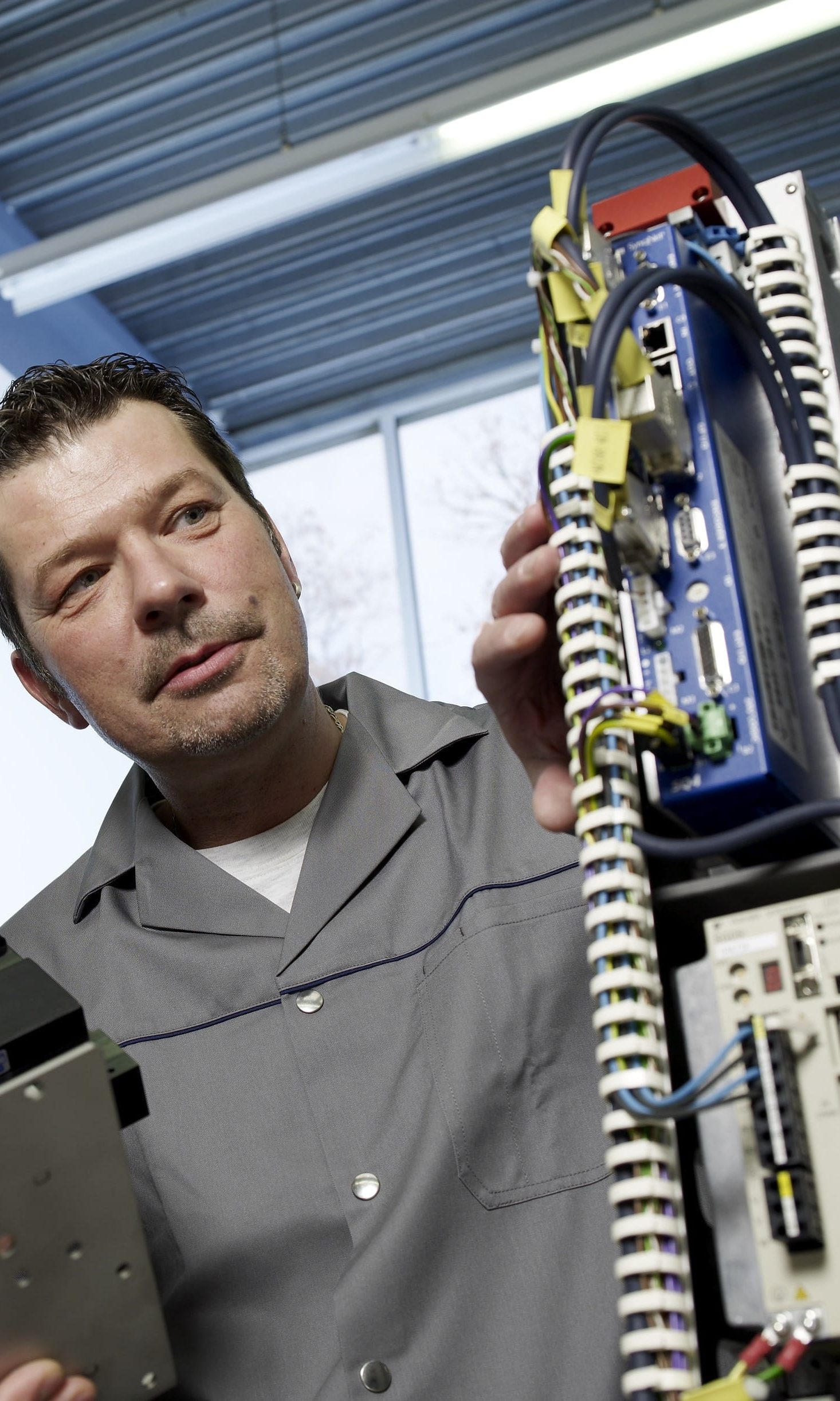 who we are - Advanced Mechatronics